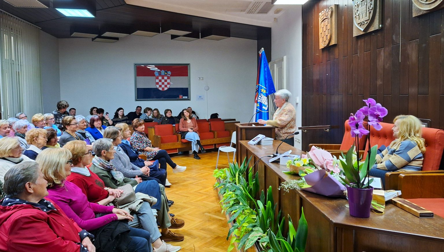 KOPRIVNICA: PREDSTAVLJENA KNJIGA "TRAGOM ZAPISA I SNOVA" PRIM. DR ...